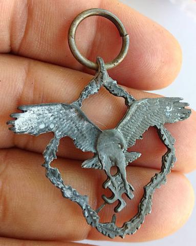 WW2 GERMAN NAZI LUFTWAFFE PENDANT WITH EAGLE & SWASTIKA