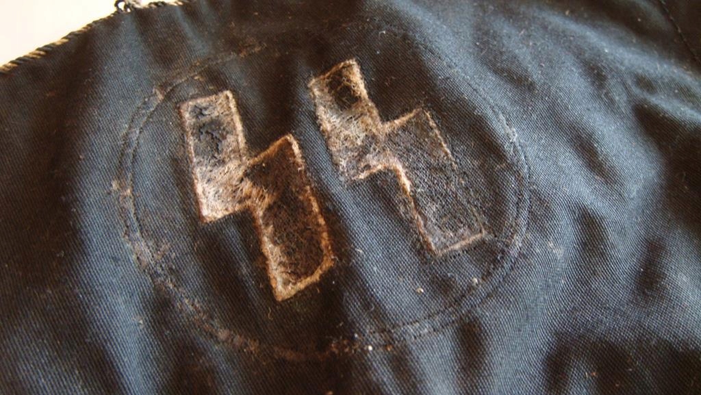 WW2 GERMAN NAZI WAFFEN SS CAR PENNANT FLAG WITH SS RUNES BOTH SIDES